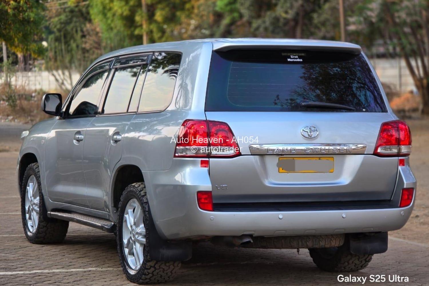 Toyota Land Cruiser 200 ( 2011 ) | AutoTrader